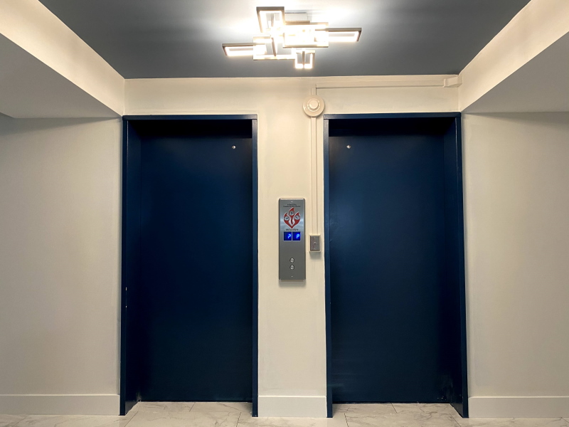 2020-10-12-elevators-landing-ceiling-lights | Aquarius Condominium, Hollywood Florida